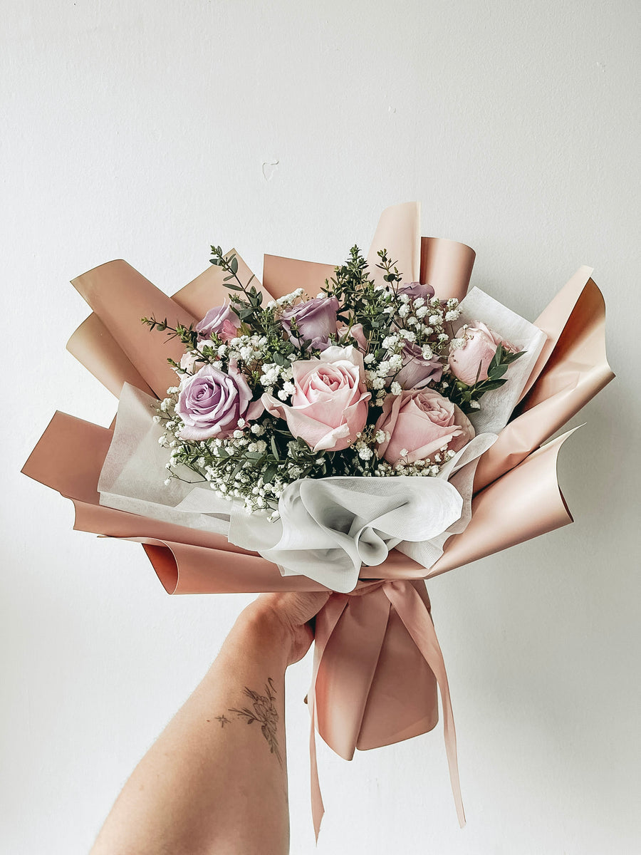 Maeve- 12 stalks mixed Lilac & Pink roses – The Flower Tale