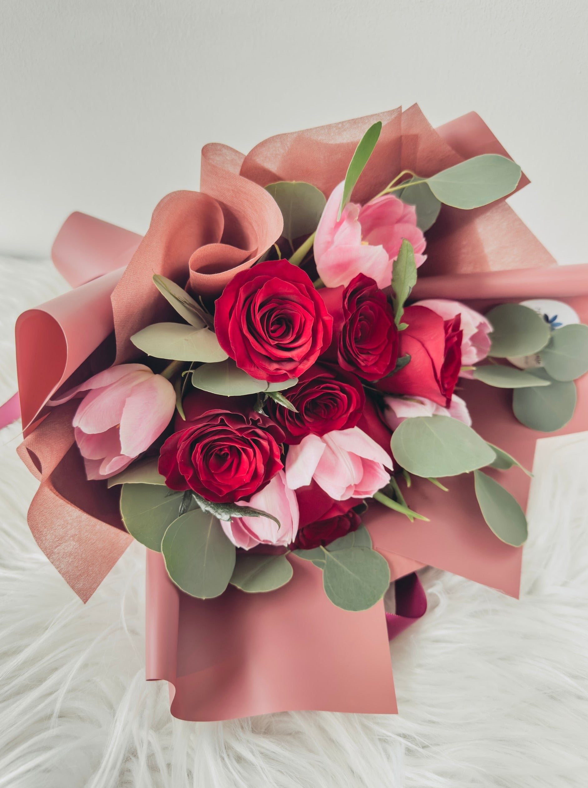 Keris- 9 Stalks Red Roses – The Flower Tale